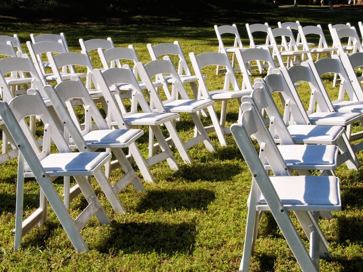 Folding Chairs vs Stacking Chairs: Which One's Right for You? - The ...